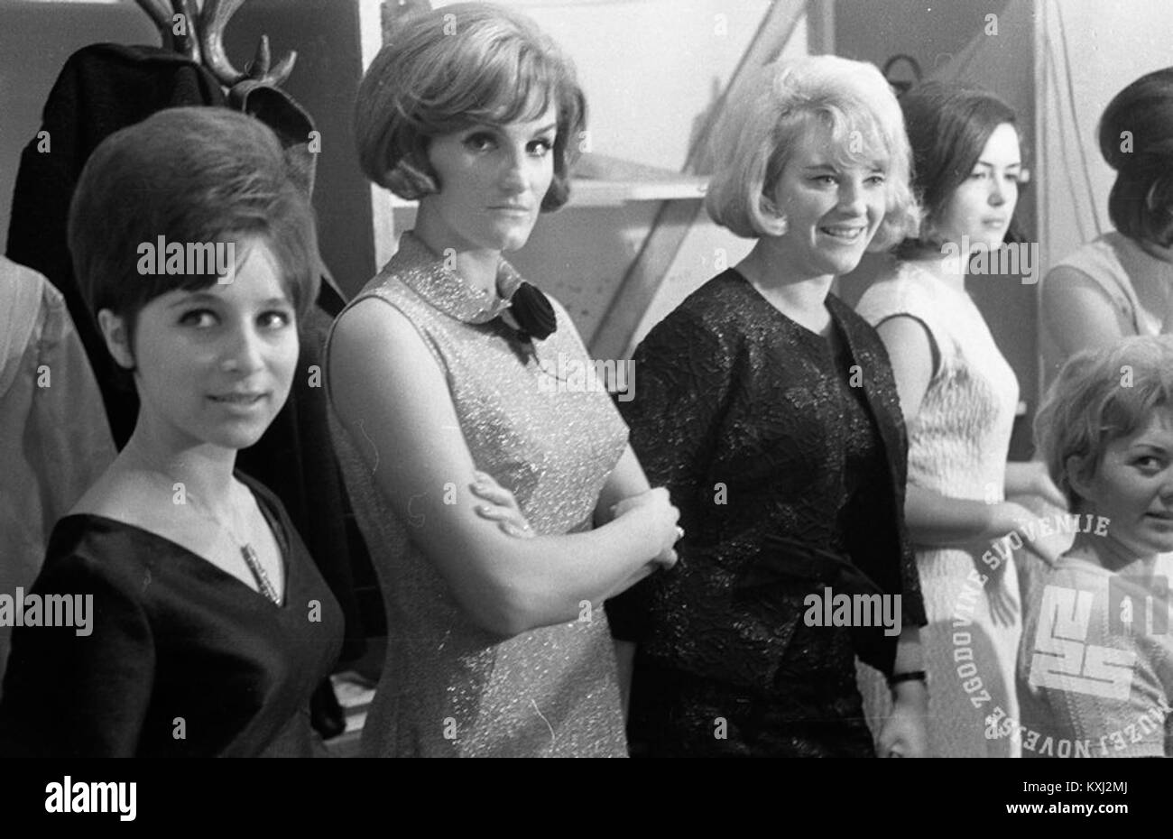 Dieses Bild zeigt Berta Ambroz, Elda Viler und Majda Sepe beim Festival ...