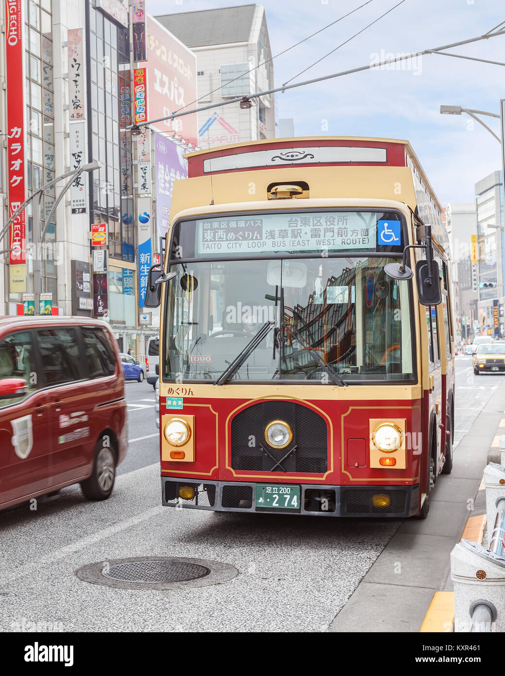 TOKYO, Japan - 25. NOVEMBER: Taito City Loop Bus in Tokio, Japan, am 25 ...