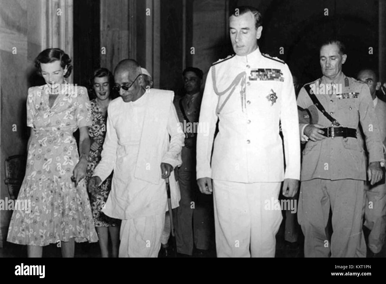 Dieses Foto zeigt Edwina und Lord Louis Mountbatten neben C ...