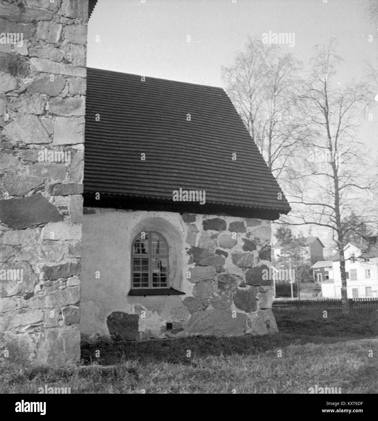Ein Foto der alten Kirche in enger, Schweden, zeigt ihre historische ...