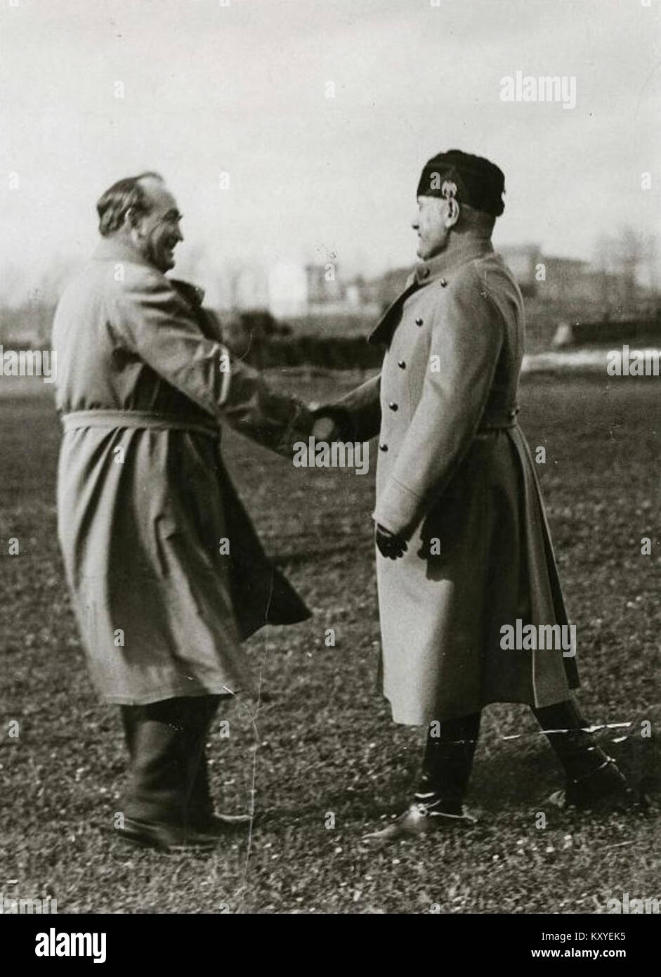 Dieser Titel bezieht sich auf ein Bild, das mit Benito Mussolini, dem ...