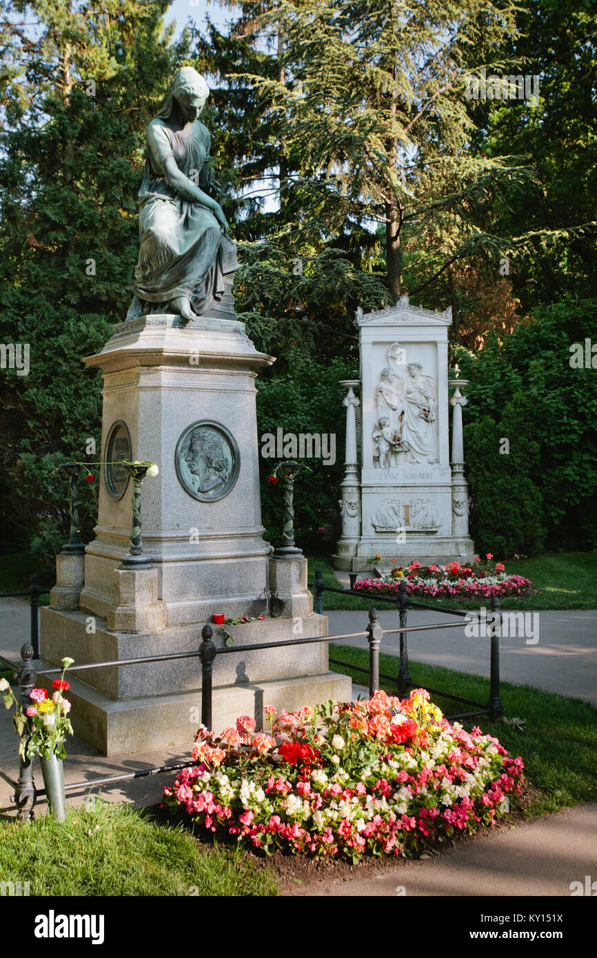 Mozart's Grab in Wien Zentralfriedhof Stockfotografie - Alamy
