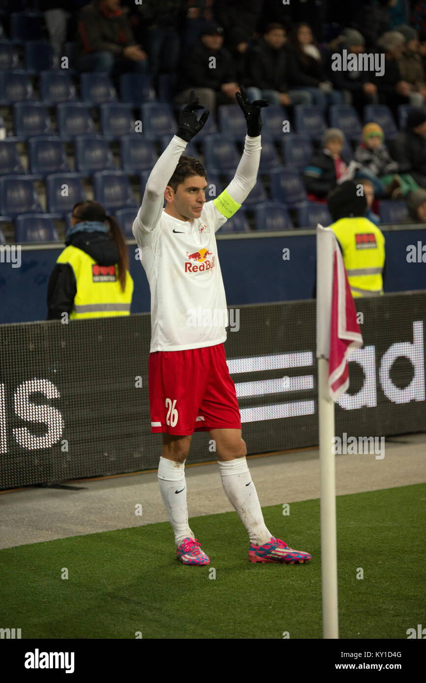 Die roten bullen die roten bullen -Fotos und -Bildmaterial in hoher ...