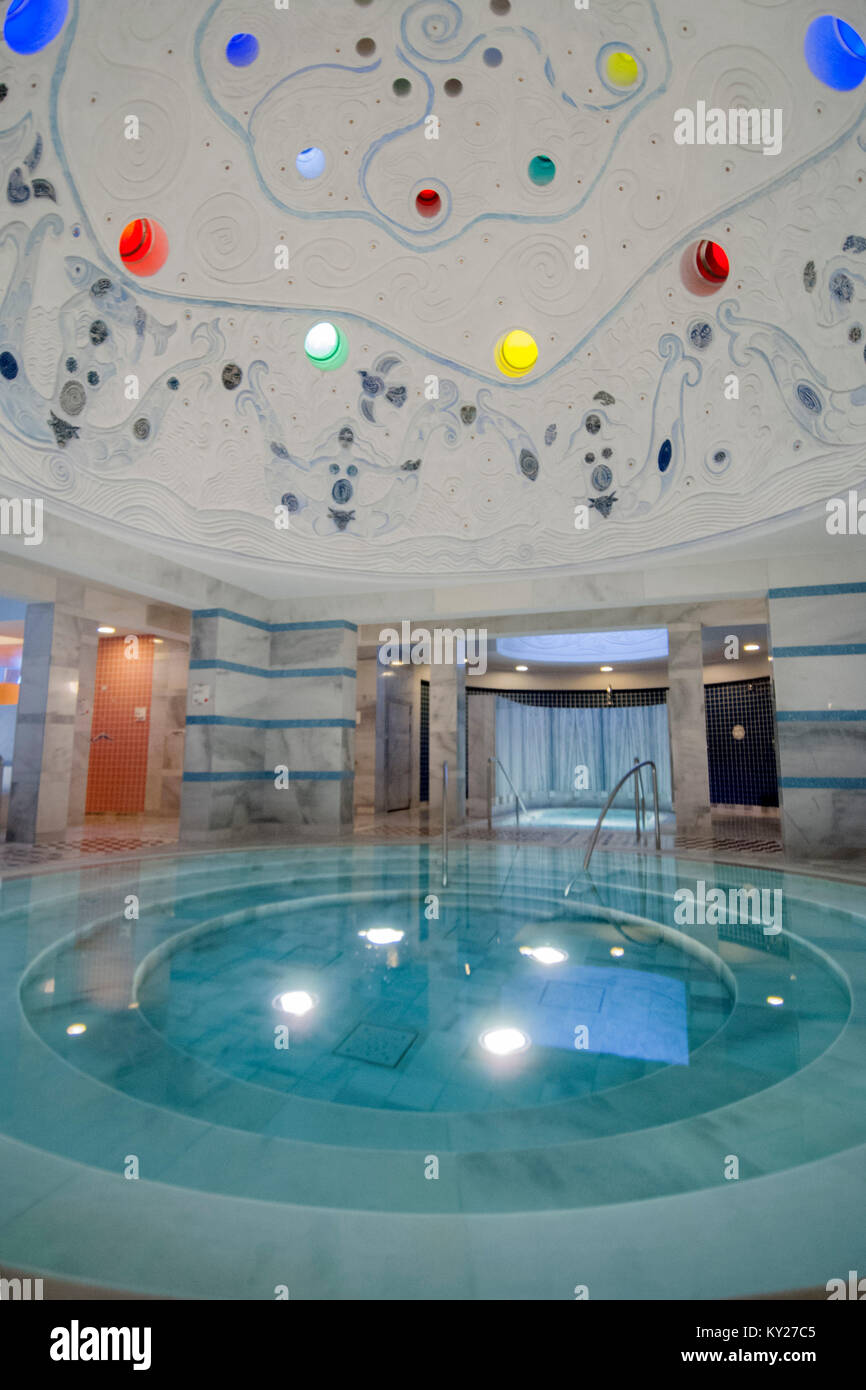 Schweiz, Engadin Bad Scuol, Thermalbad Bogn Engiadina, Römisch-Irisches ...