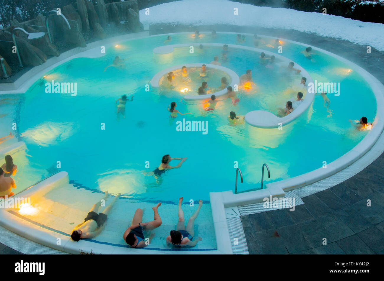 Schweiz, Engadin Bad Scuol, Thermalbad Bogn Engiadina Stockfotografie ...