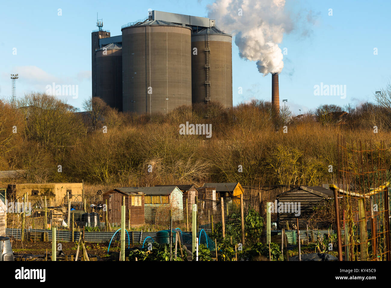 Industrie schornstein rauch uk -Fotos und -Bildmaterial in hoher ...