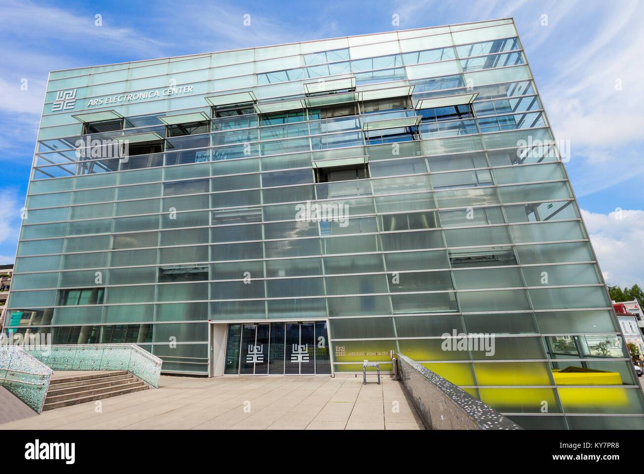 Ars electronica center linz -Fotos und -Bildmaterial in hoher Auflösung ...