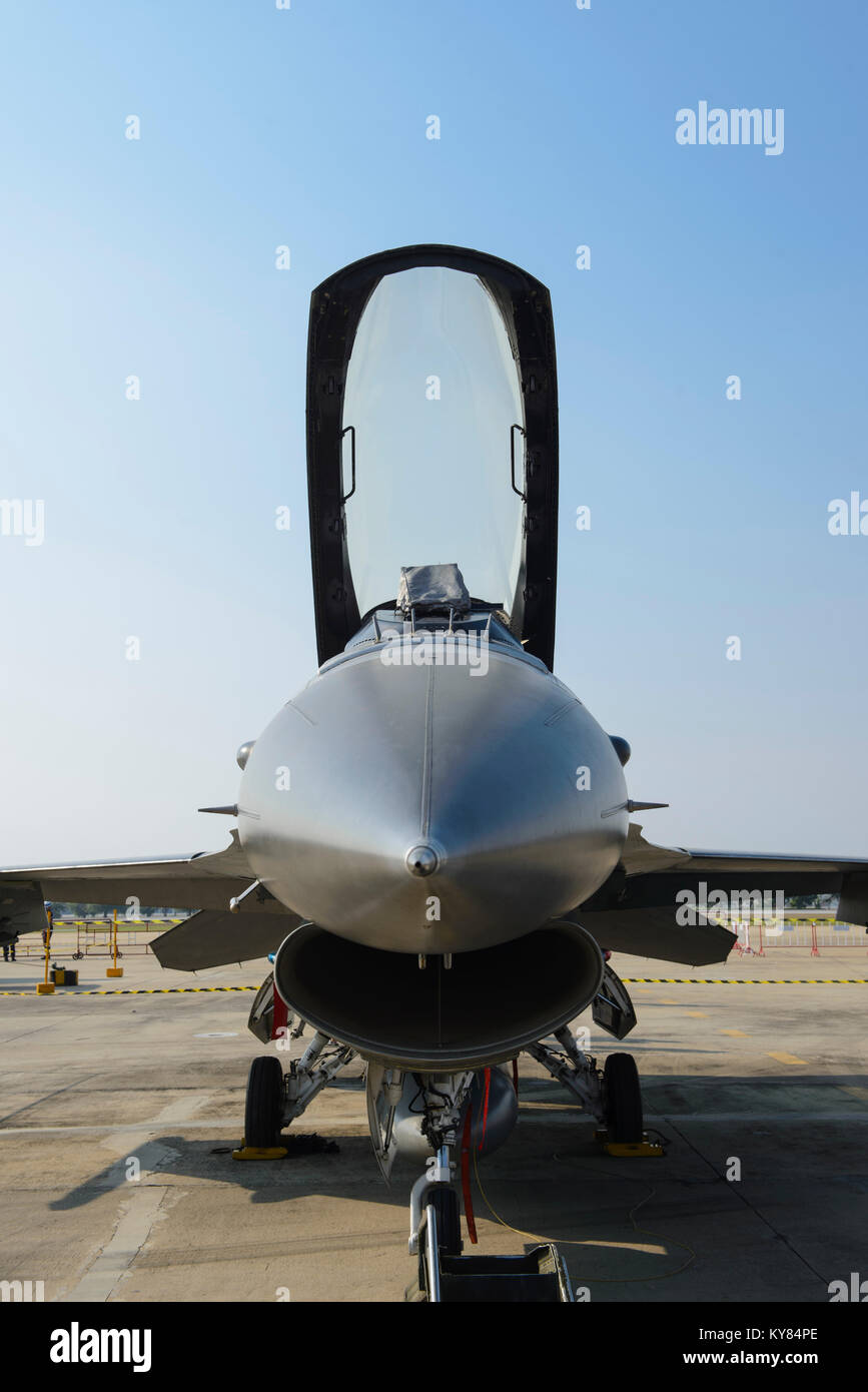 Nase und Cockpit von Jet Militärflugzeug Stockfotografie - Alamy