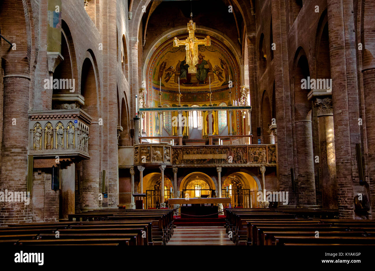 Die apsis der kathedrale -Fotos und -Bildmaterial in hoher Auflösung ...