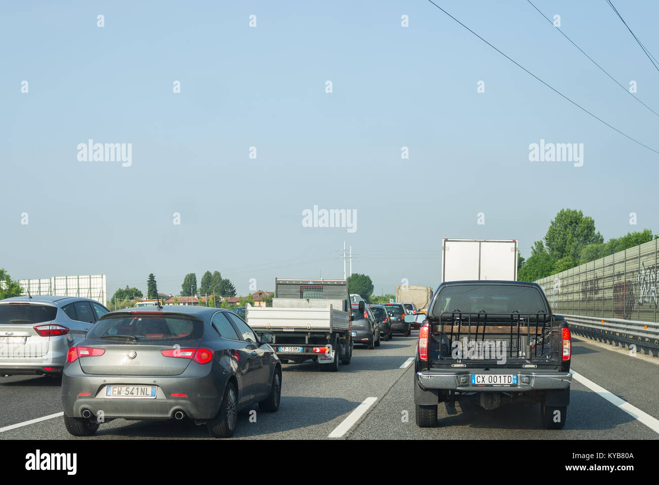 Italy road motorway cars -Fotos und -Bildmaterial in hoher Auflösung ...