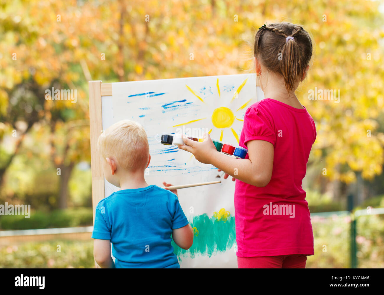 6 jahre alte kinder -Fotos und -Bildmaterial in hoher Auflösung – Alamy