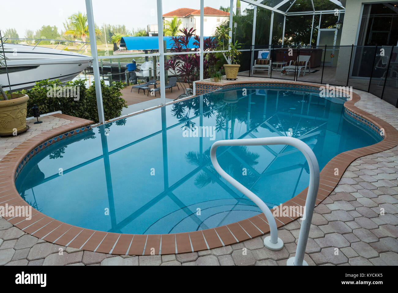 Luxury home swimming pool usa -Fotos und -Bildmaterial in hoher ...