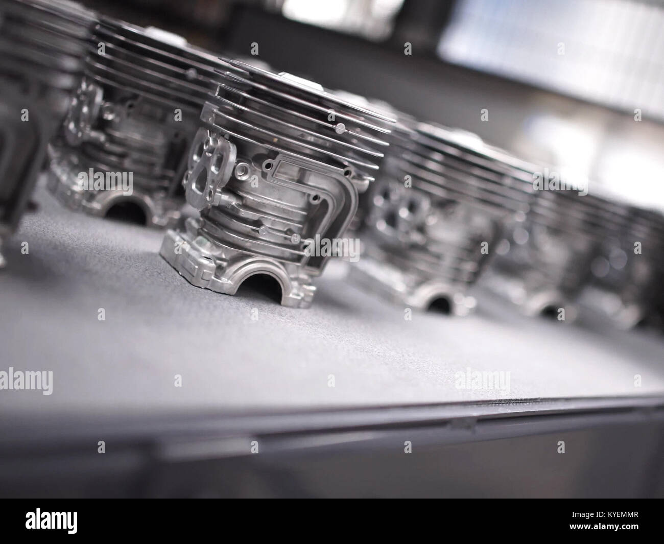 Motorblock produktion -Fotos und -Bildmaterial in hoher Auflösung – Alamy