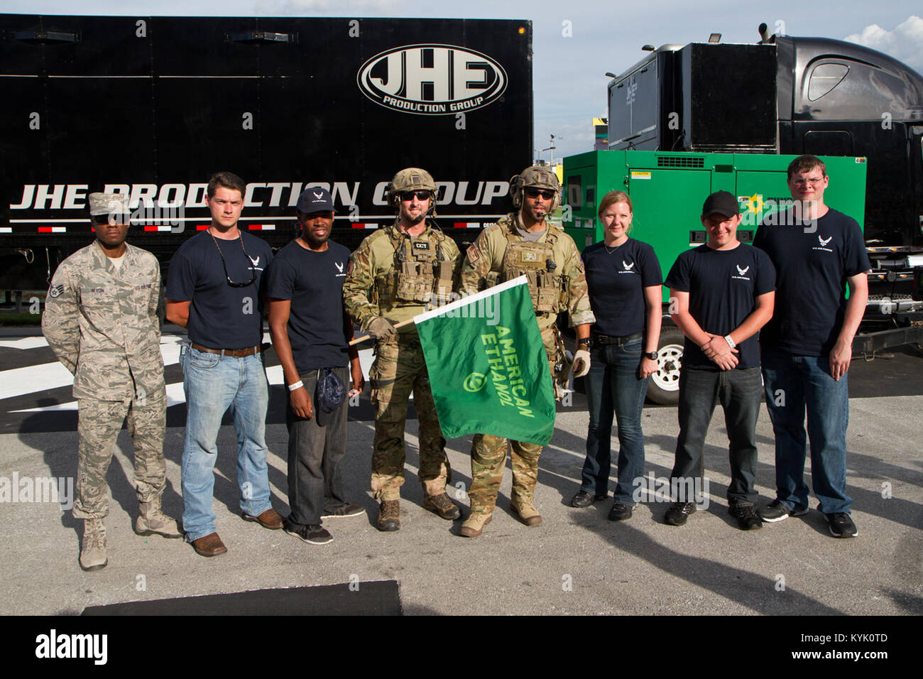 Tech Sgt. Nick Jewell und Master Sgt. Jeff Gantt-diagramm mit der 123 ...