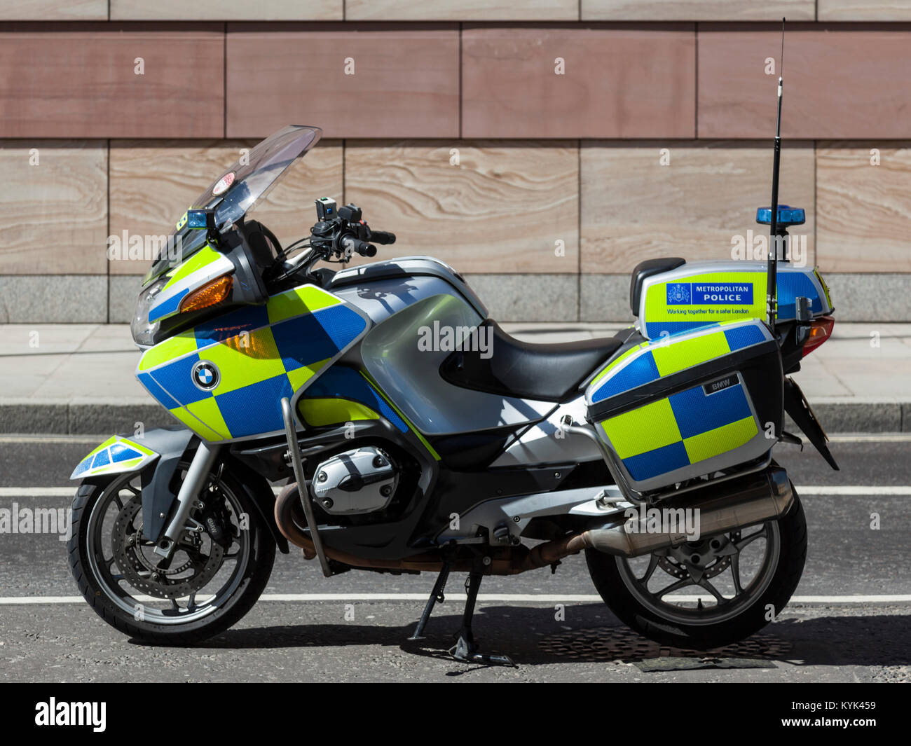 Geparkt Metropolitan Polizei Motorrad in der City von London, England ...