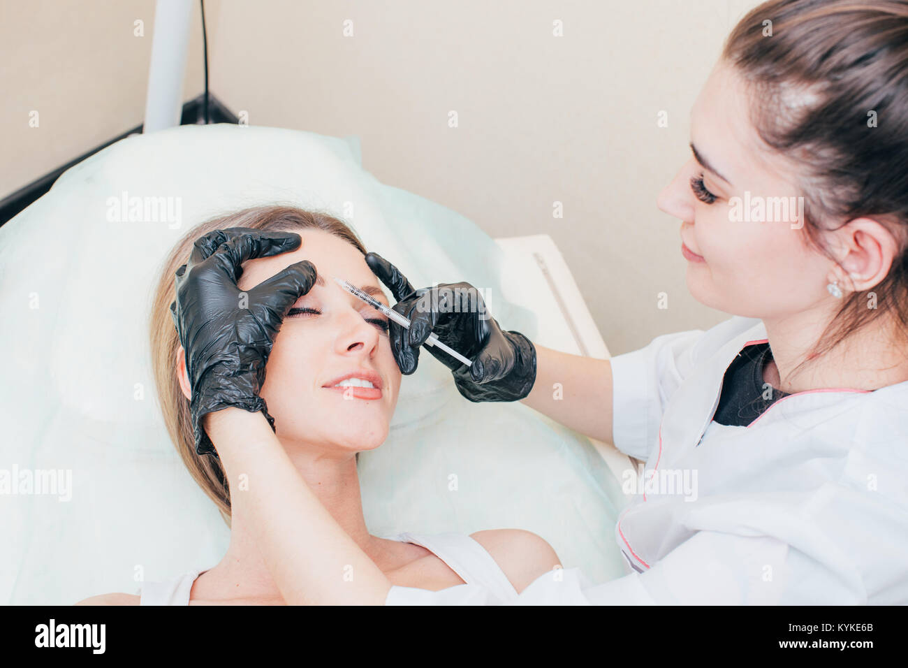 High cheekbones -Fotos und -Bildmaterial in hoher Auflösung – Alamy