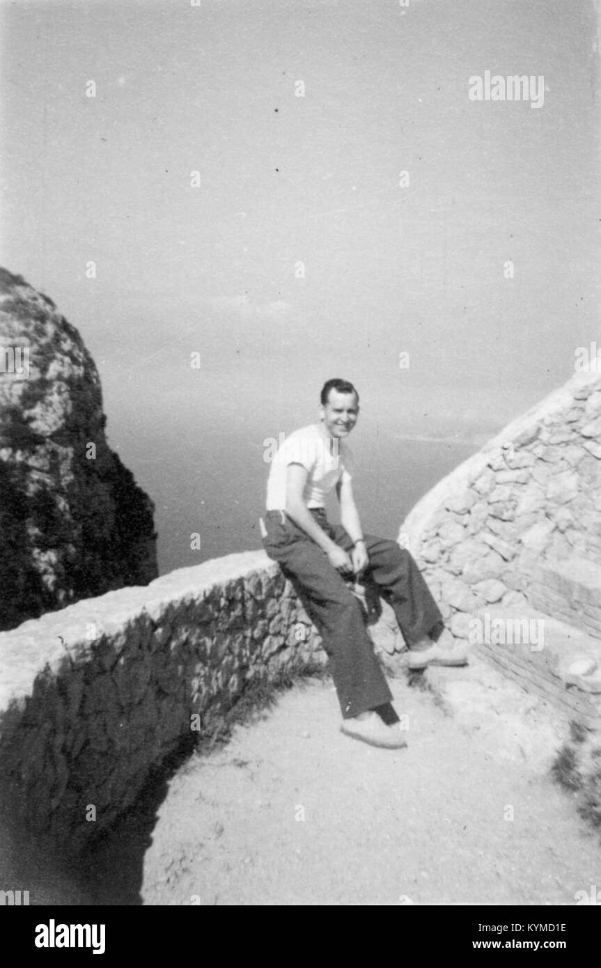 Ein historisches Foto der 483. Bombardment Group mit einem Oldtimer ...