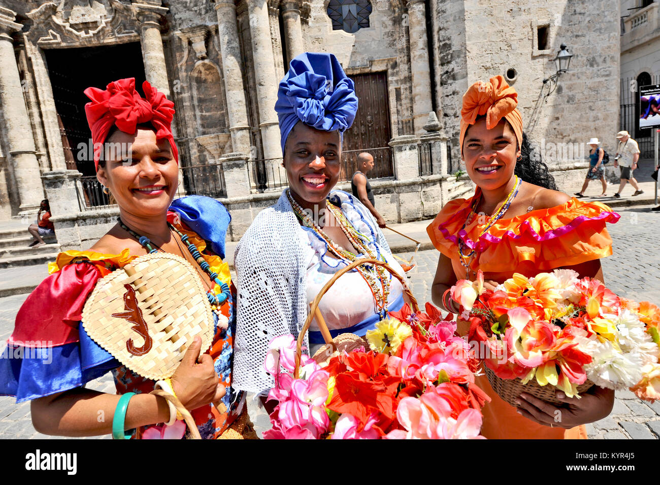 Traditional cuban women -Fotos und -Bildmaterial in hoher Auflösung – Alamy