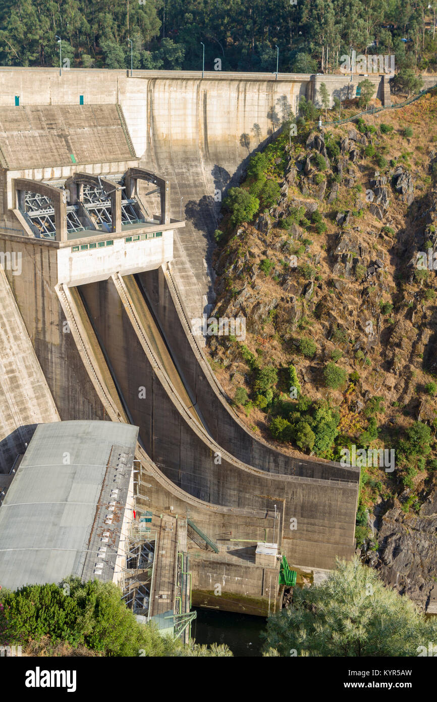 Portuguese dam -Fotos und -Bildmaterial in hoher Auflösung – Alamy