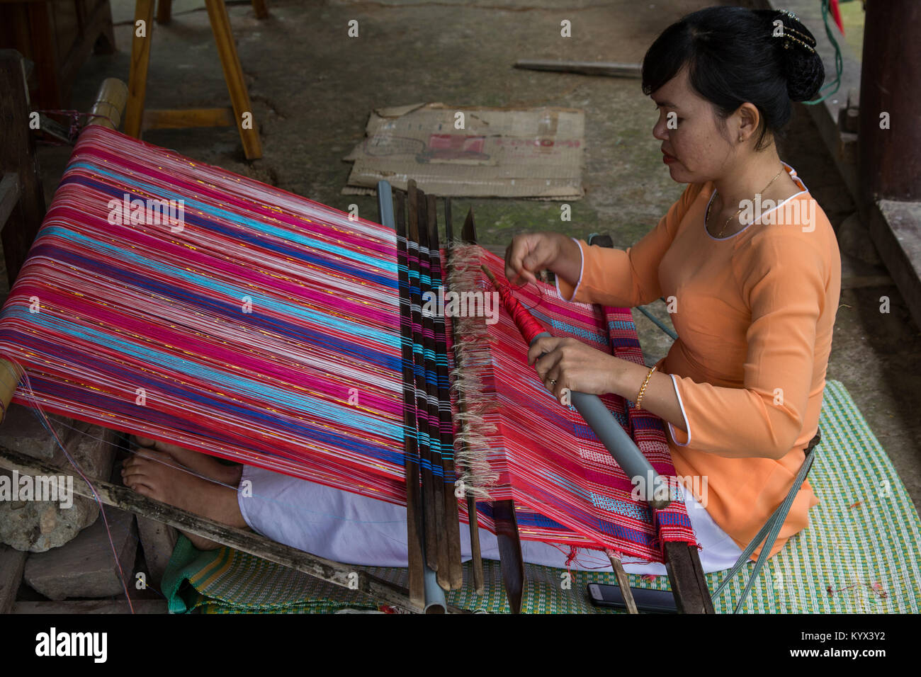 Vietnam silk -Fotos und -Bildmaterial in hoher Auflösung – Alamy