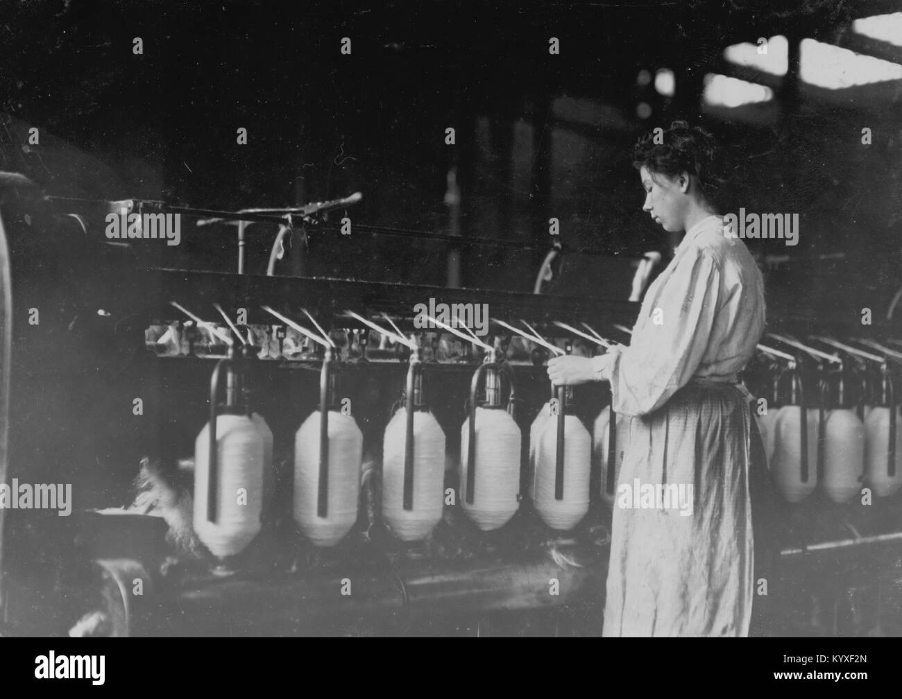 Cotton spinning machine -Fotos und -Bildmaterial in hoher Auflösung – Alamy