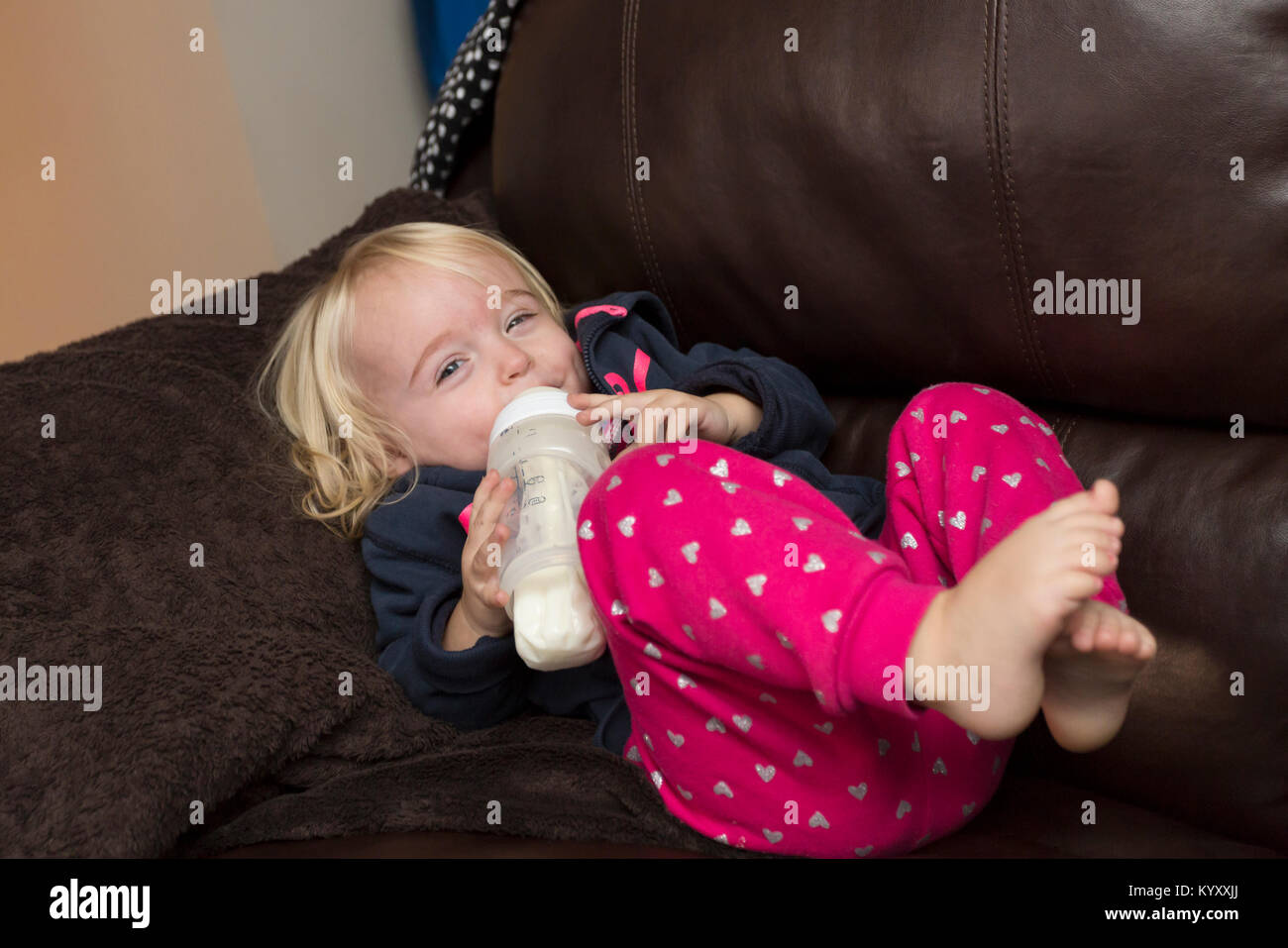 2 jahre altes kind -Fotos und -Bildmaterial in hoher Auflösung - Seite ...