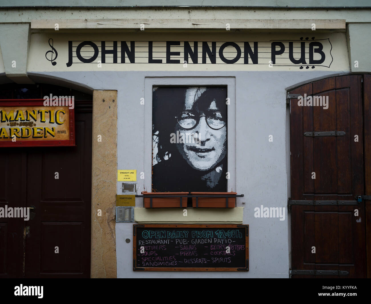 Prag john lennon pub -Fotos und -Bildmaterial in hoher Auflösung – Alamy