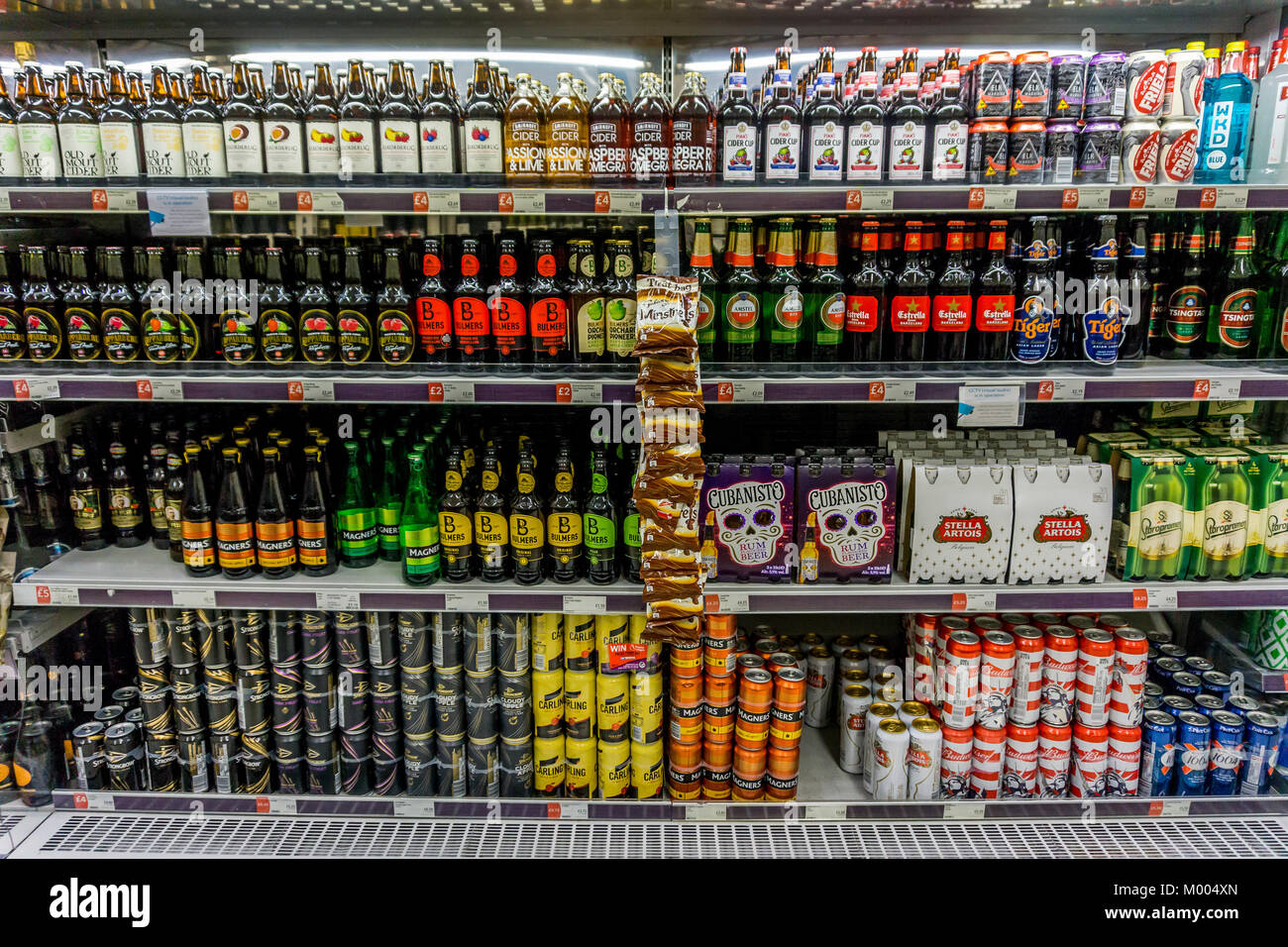 Apfelwein, Bier und Bier Anzeige an die CO-OP, Supermarkt, England ...