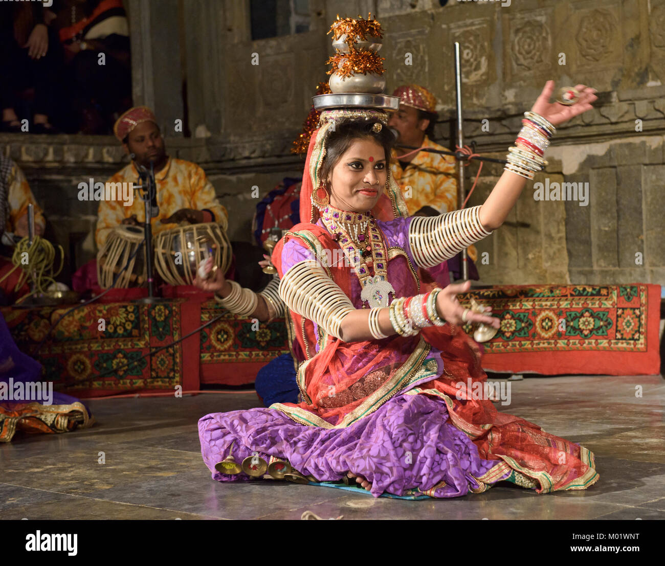 Terah taal tanz -Fotos und -Bildmaterial in hoher Auflösung – Alamy