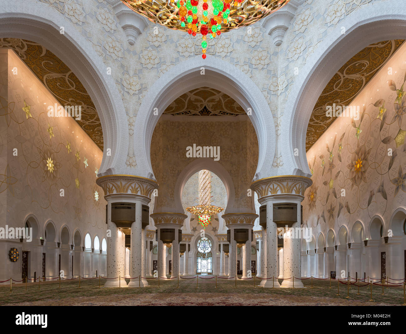 Die Architektur der Innenraum der Sheikh Zayed Moschee in Abu Dhabi ...