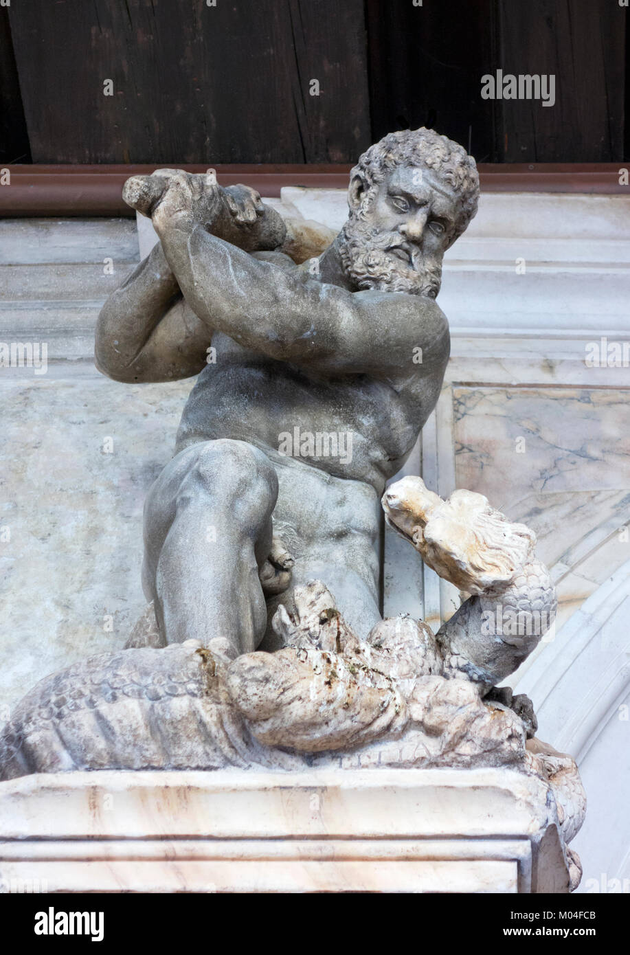 Hercules killing -Fotos und -Bildmaterial in hoher Auflösung – Alamy