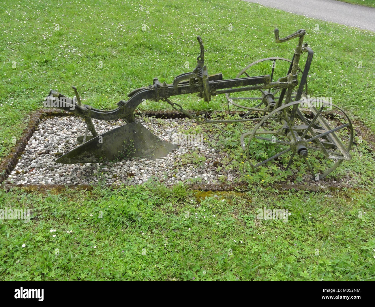 Charrue ancienne -Fotos und -Bildmaterial in hoher Auflösung – Alamy