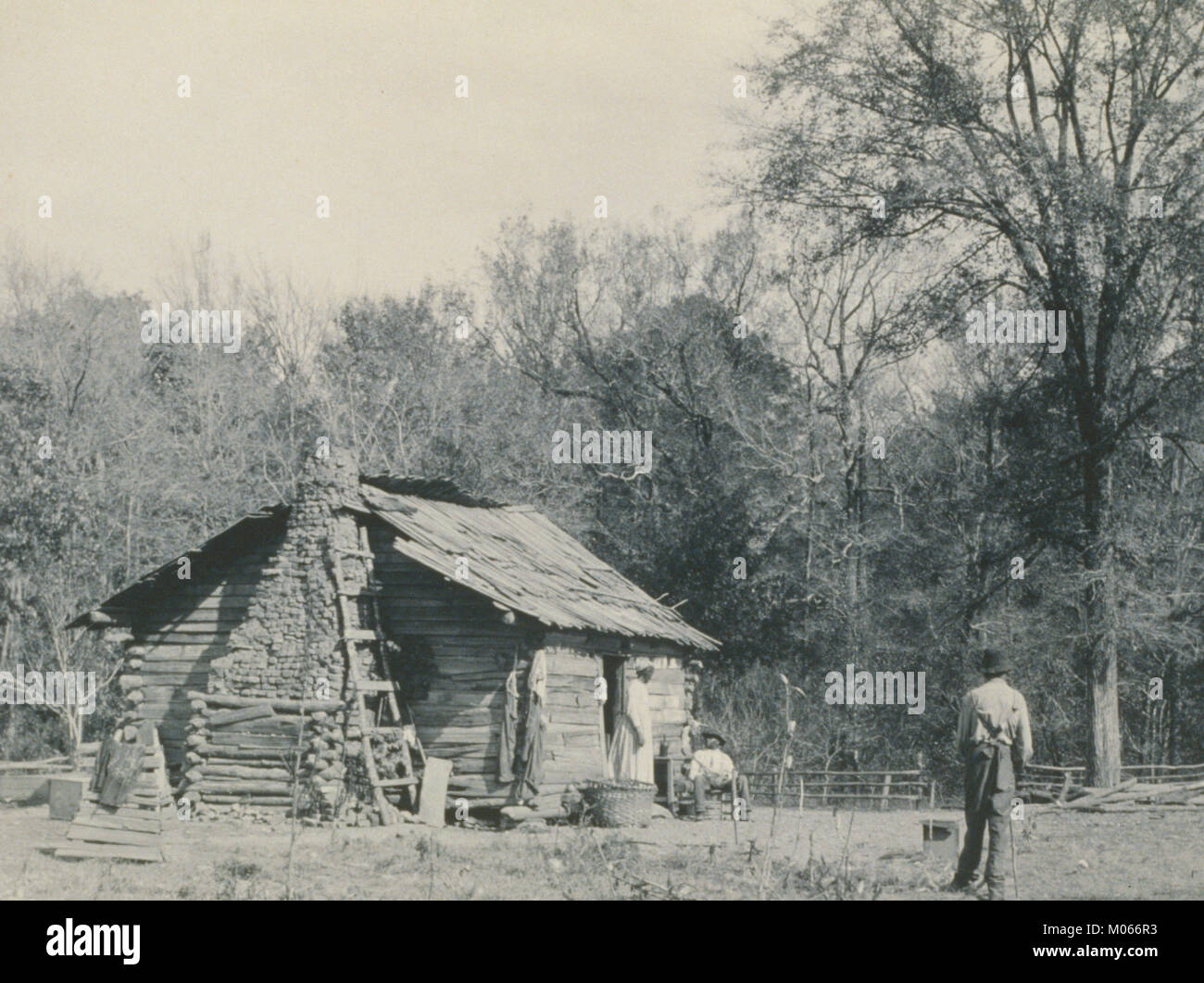 Drei Afro-Amerikaner Außenkabine möglicherweise Mt. Meigs, Alabama ...