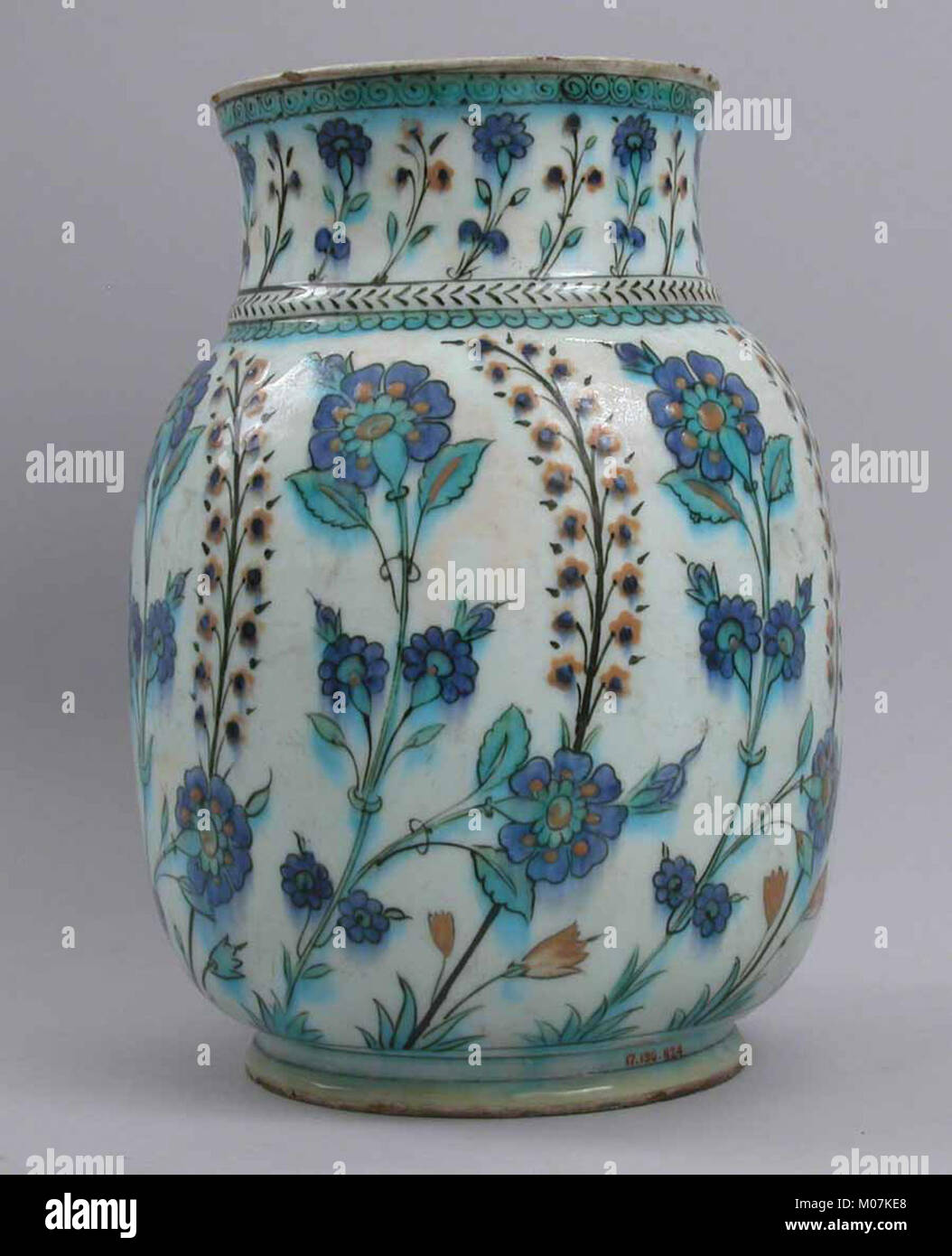 Dieses Gefäß, katalogisiert als MET sf17-190-824a, ist ein klassisches ...