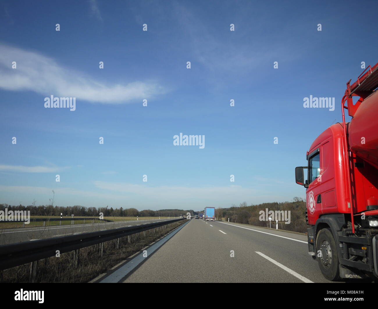 LKW auf der Autobahn Stockfotografie - Alamy