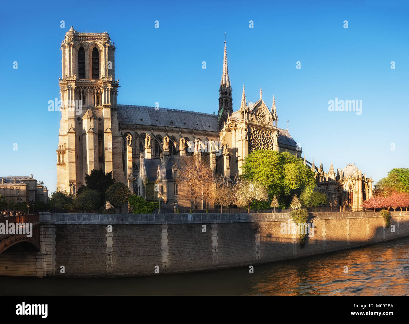 Sonnenstrahlen In Der Stadt Stockfotos und -bilder Kaufen - Alamy