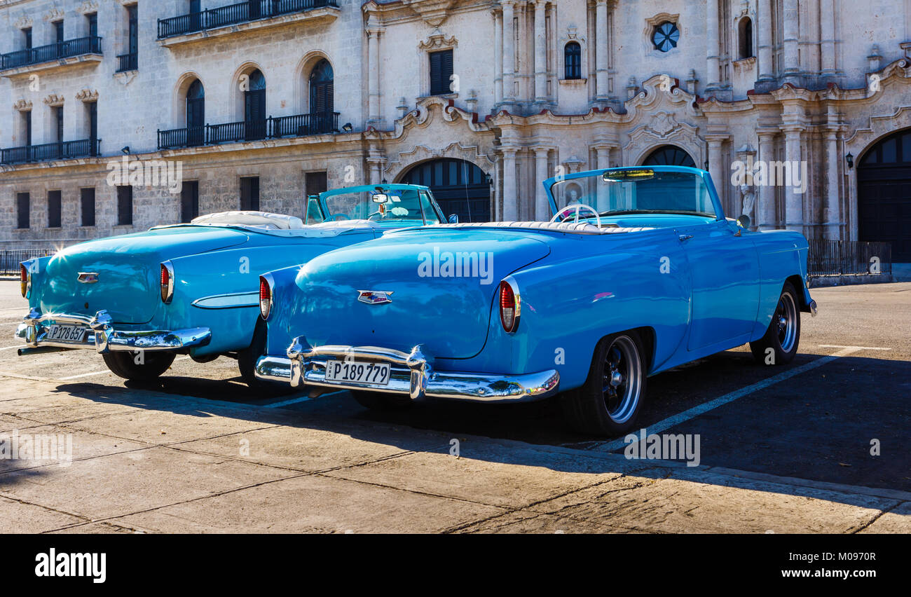 Blaue wagen -Fotos und -Bildmaterial in hoher Auflösung – Alamy
