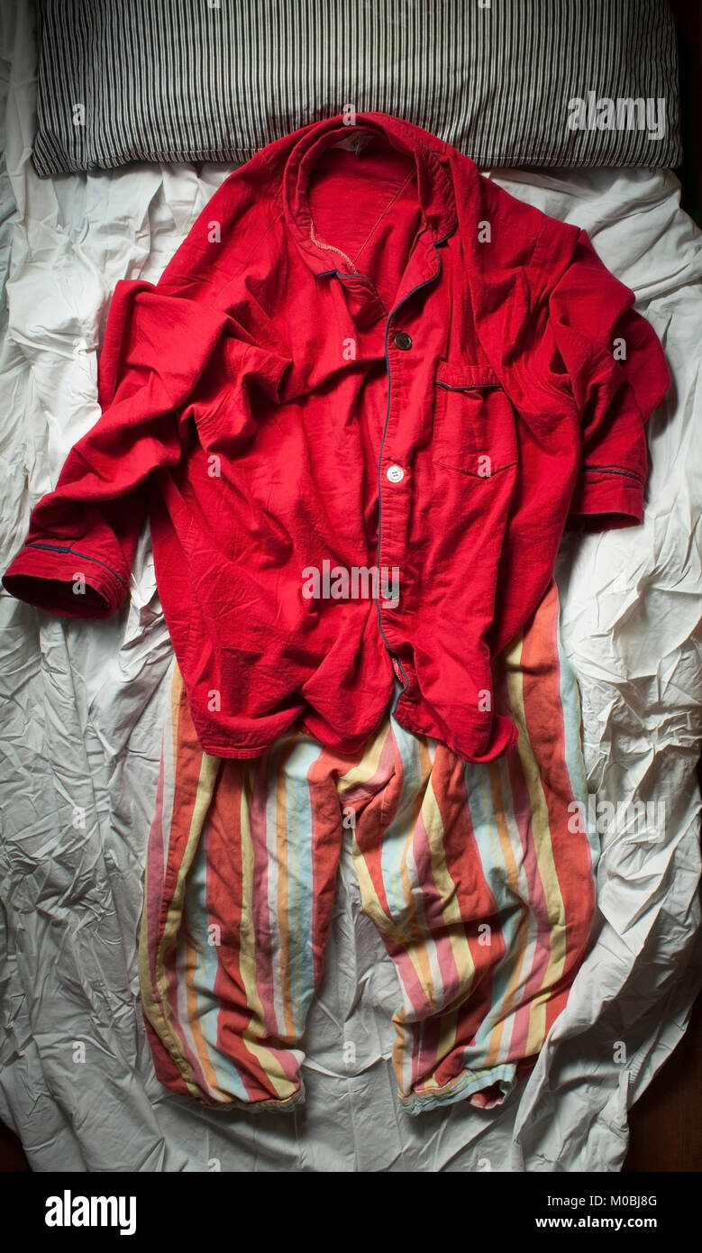 Alter mensch bett -Fotos und -Bildmaterial in hoher Auflösung – Alamy