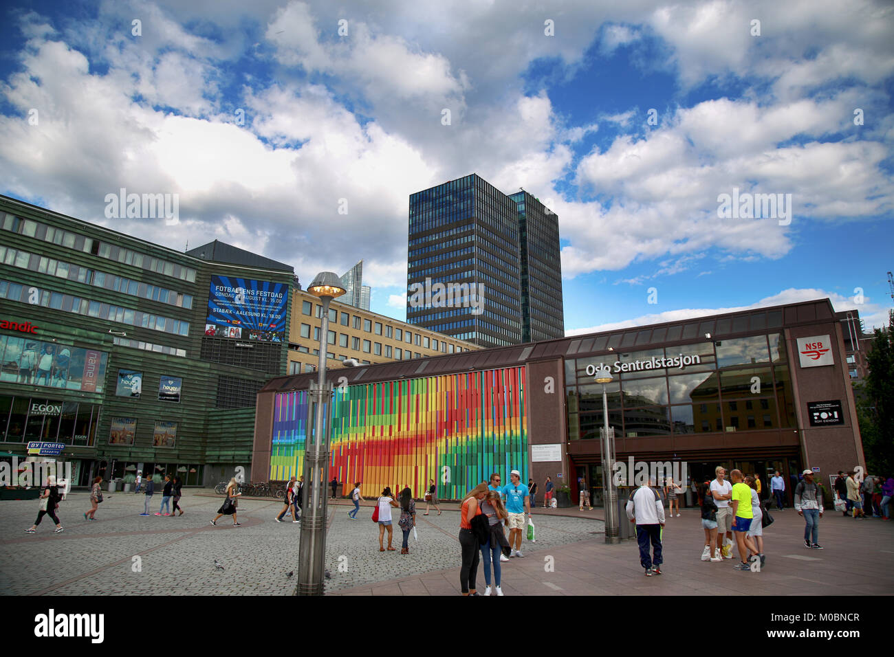 OSLO, Norwegen - 18 AUGUST, 2016: die Menschen besuchen den ...
