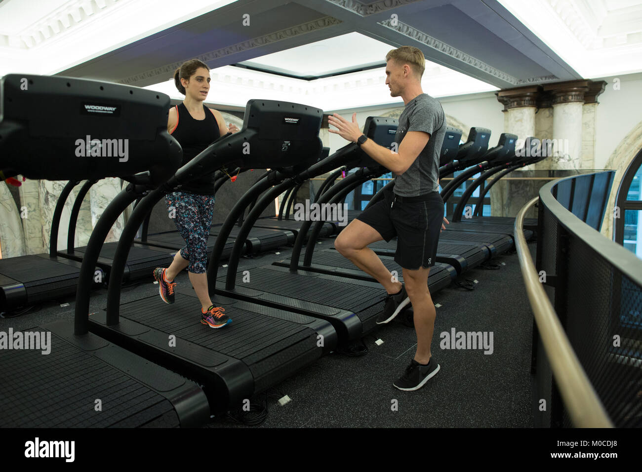 E workout -Fotos und -Bildmaterial in hoher Auflösung – Alamy