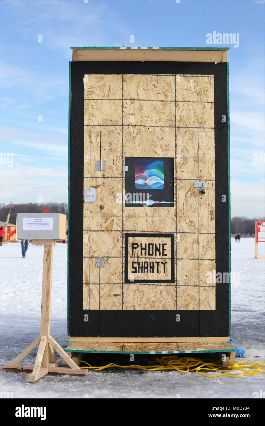 Das Telefon die Slums, die Elendsviertel Projekte auf gefrorenem See ...