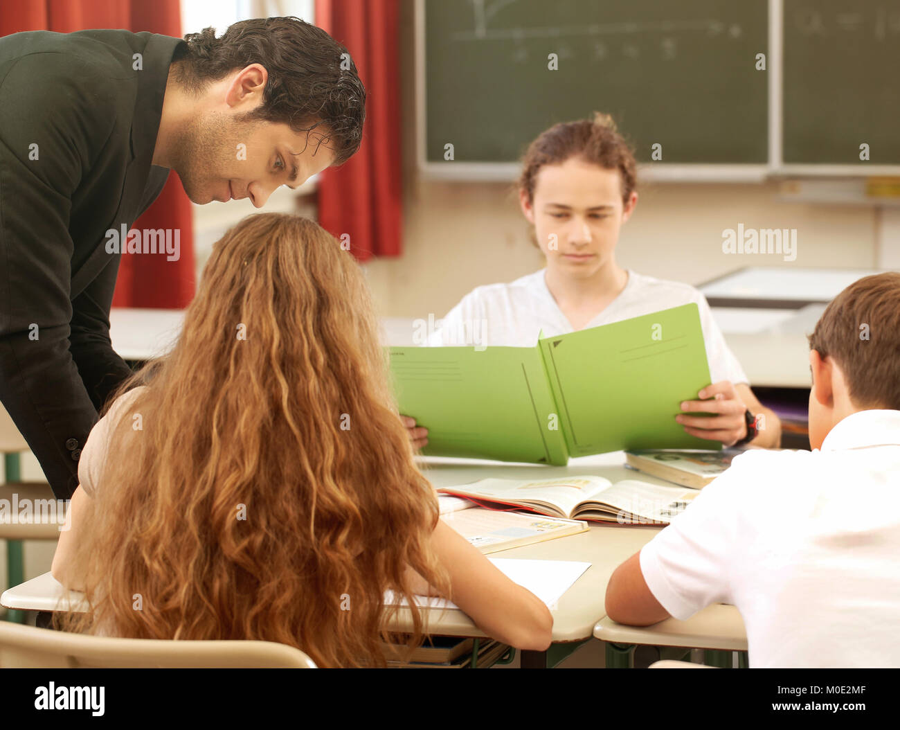 Schüler lehrer klasse schule mathe -Fotos und -Bildmaterial in hoher ...