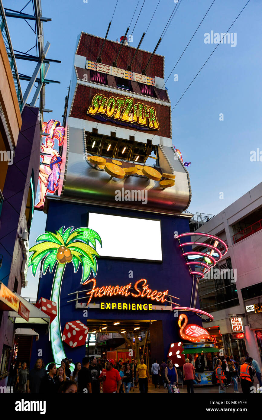 Slotzilla zip line attraktion -Fotos und -Bildmaterial in hoher ...