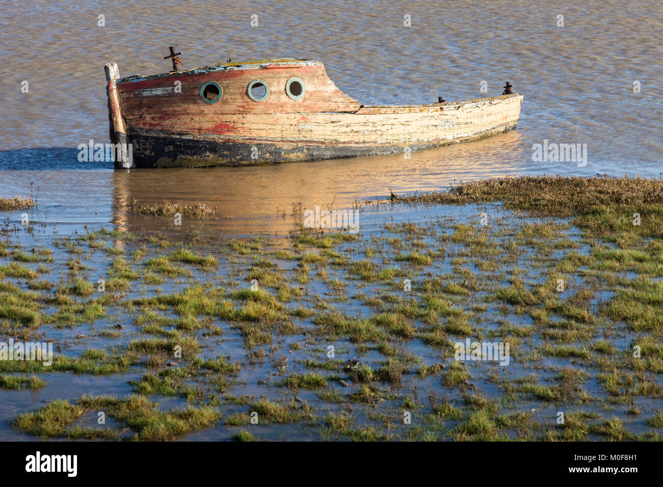 Flussboot gesunken -Fotos und -Bildmaterial in hoher Auflösung – Alamy