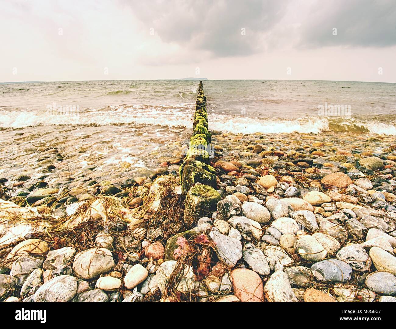 Wellenbrecher In Der Ostsee Stockfotos & Wellenbrecher In Der Ostsee ...