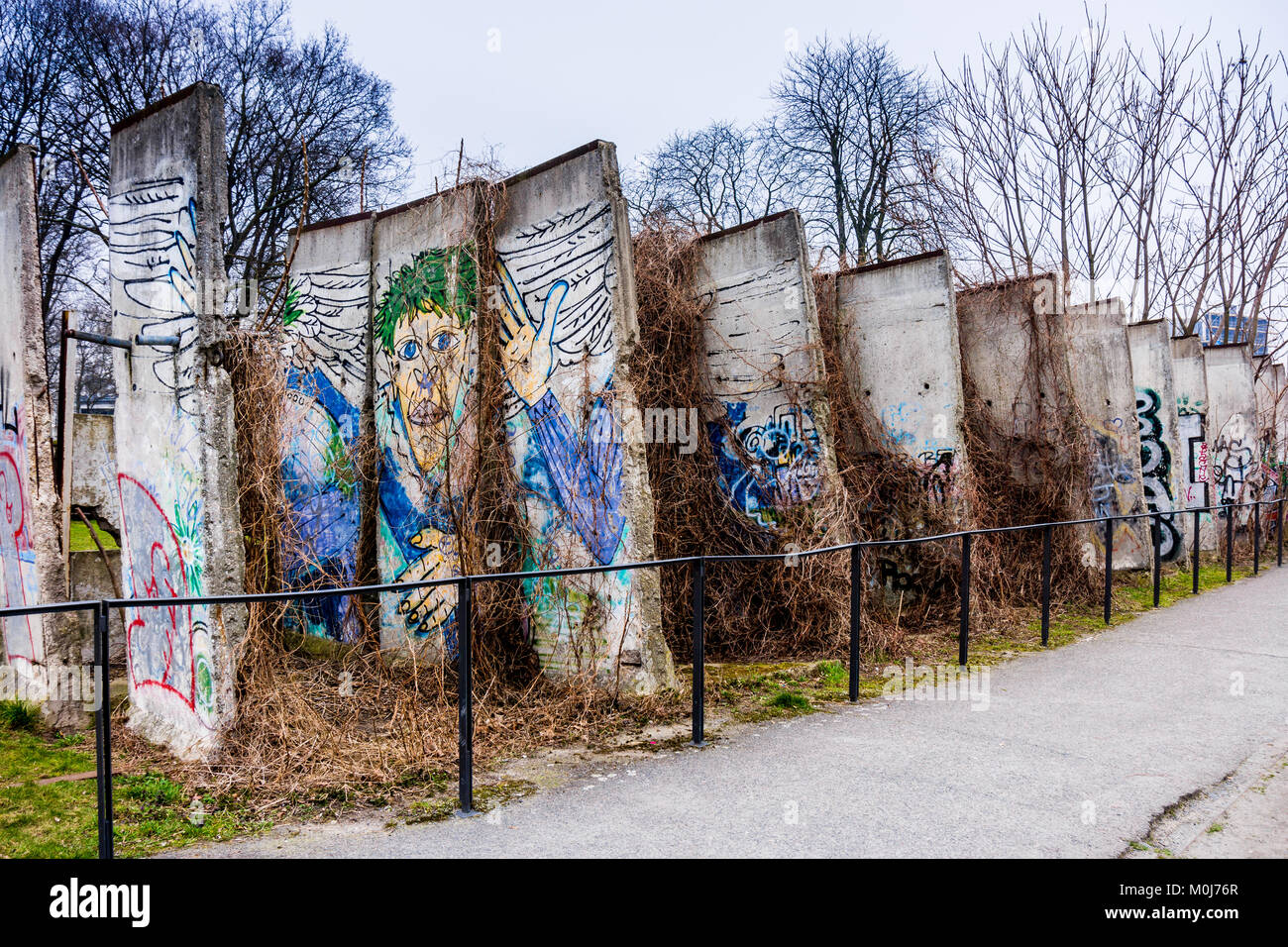 Ein Segment der Berliner Mauer. Reste der Berliner Mauer. Gedenkstätte ...