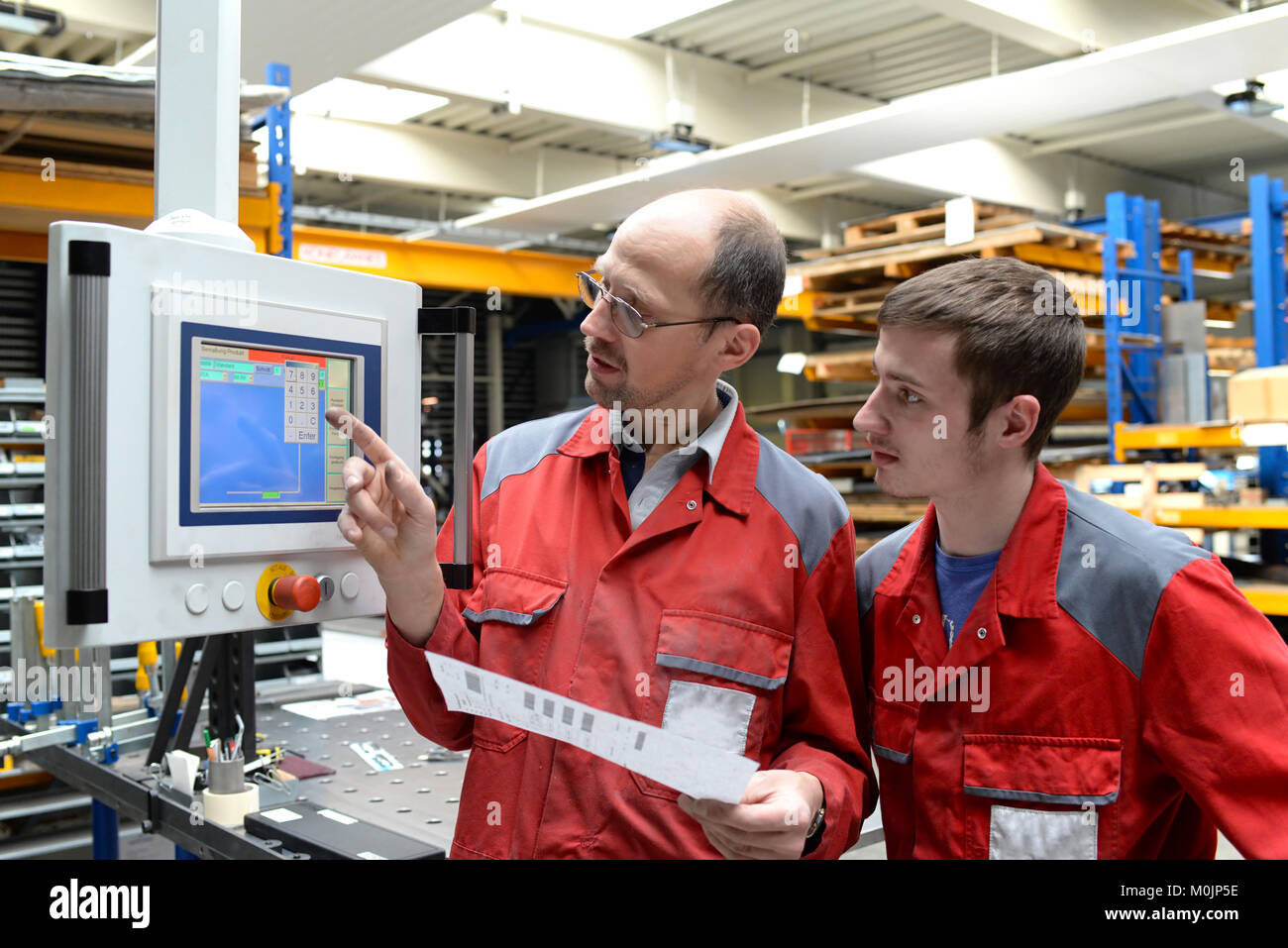 Mitarbeiter der ausbildung -Fotos und -Bildmaterial in hoher Auflösung ...