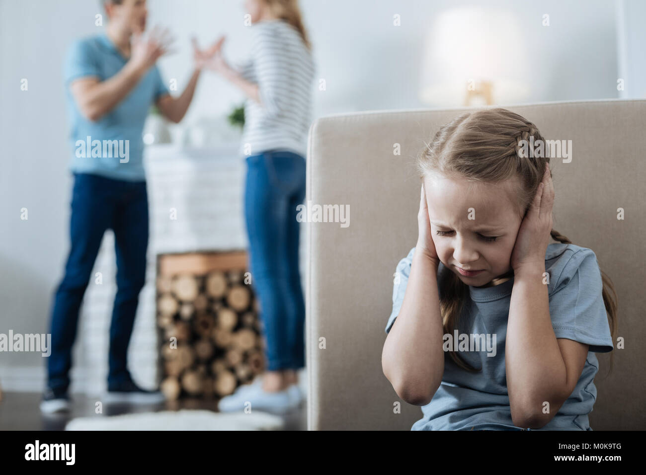 Miserable kindheit -Fotos und -Bildmaterial in hoher Auflösung – Alamy