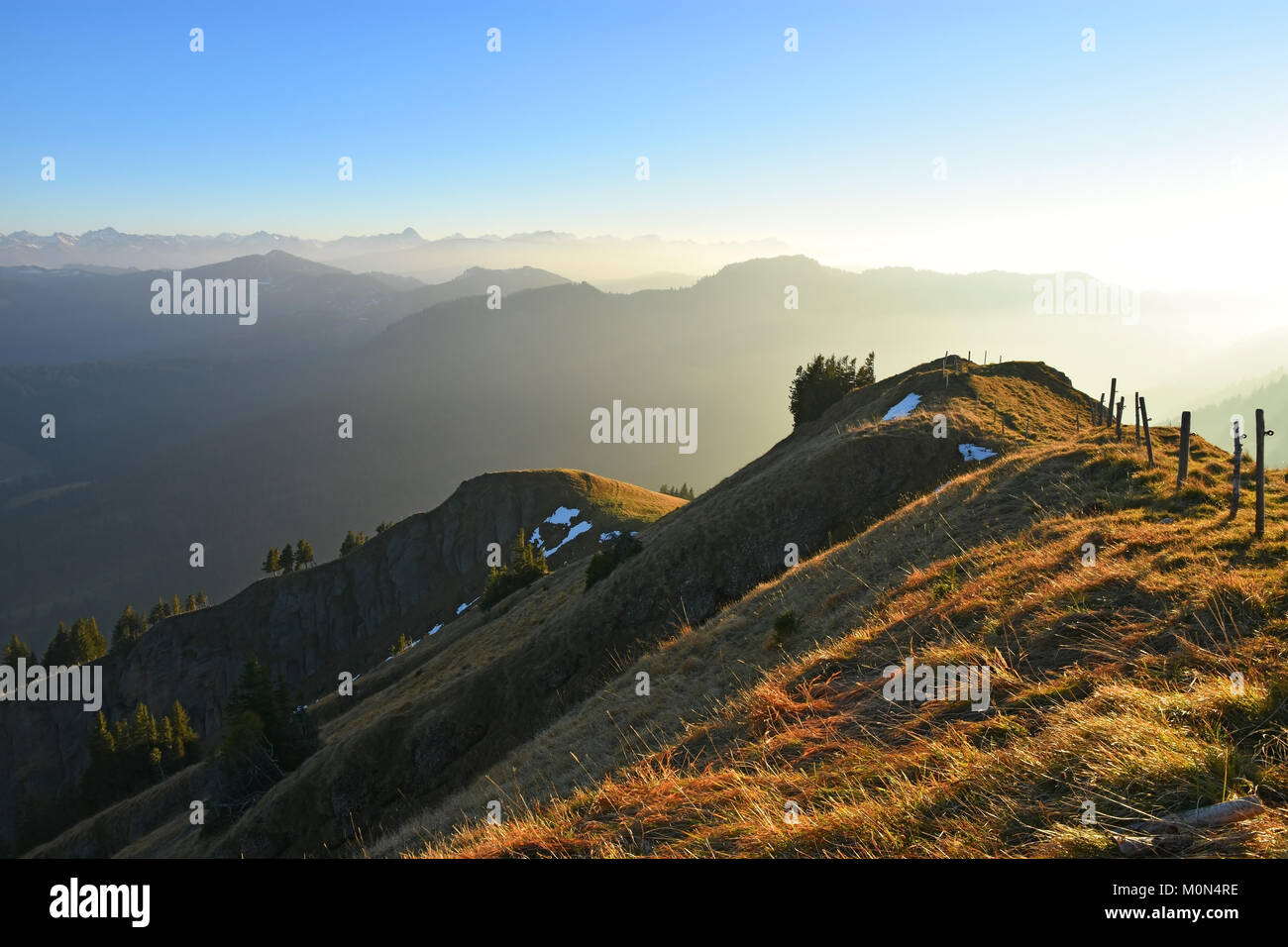Landschaften berge bayern -Fotos und -Bildmaterial in hoher Auflösung ...