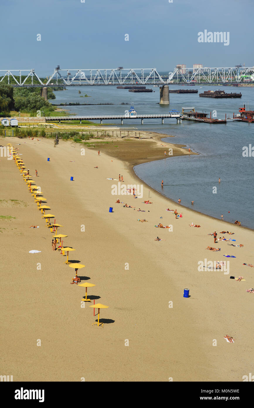 Nowosibirsk, Russland - 24 August, 2014: die Menschen ausruhen am ...